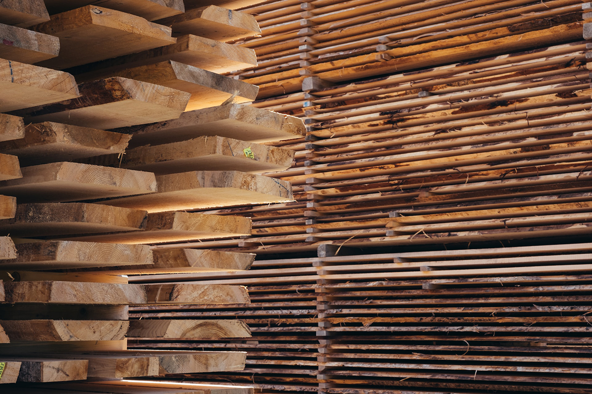 Extraction systems and humidification systems for wood processing ...